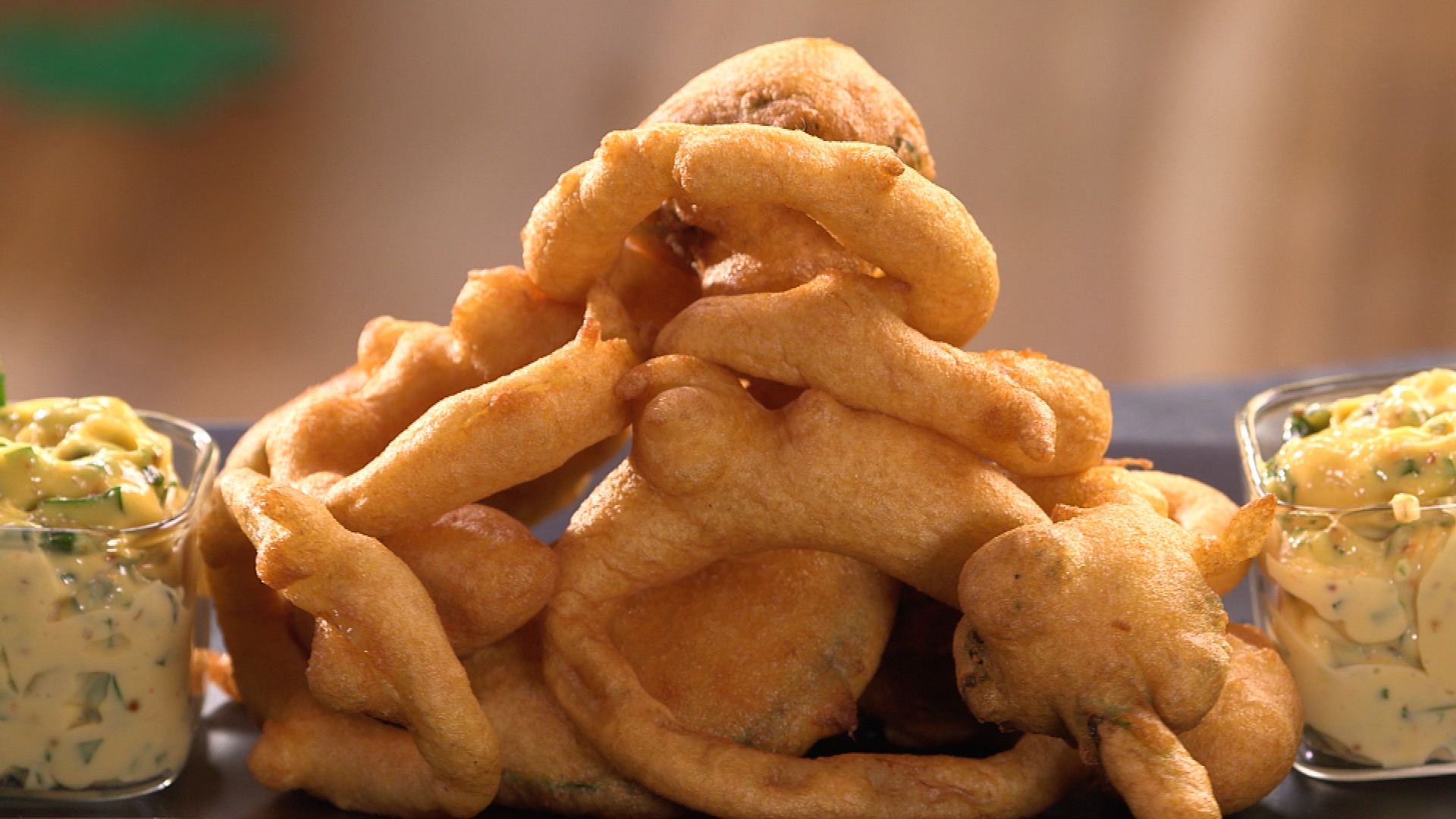 Beignets à la farine de pois chiches et à la bière - Recette par ...